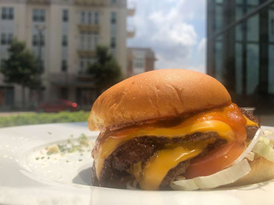 Houston chef opens burger joint near Eli Lilly site