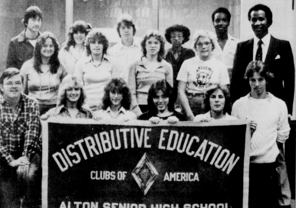 Alton High 1981 Distributive Education class builds business skills
