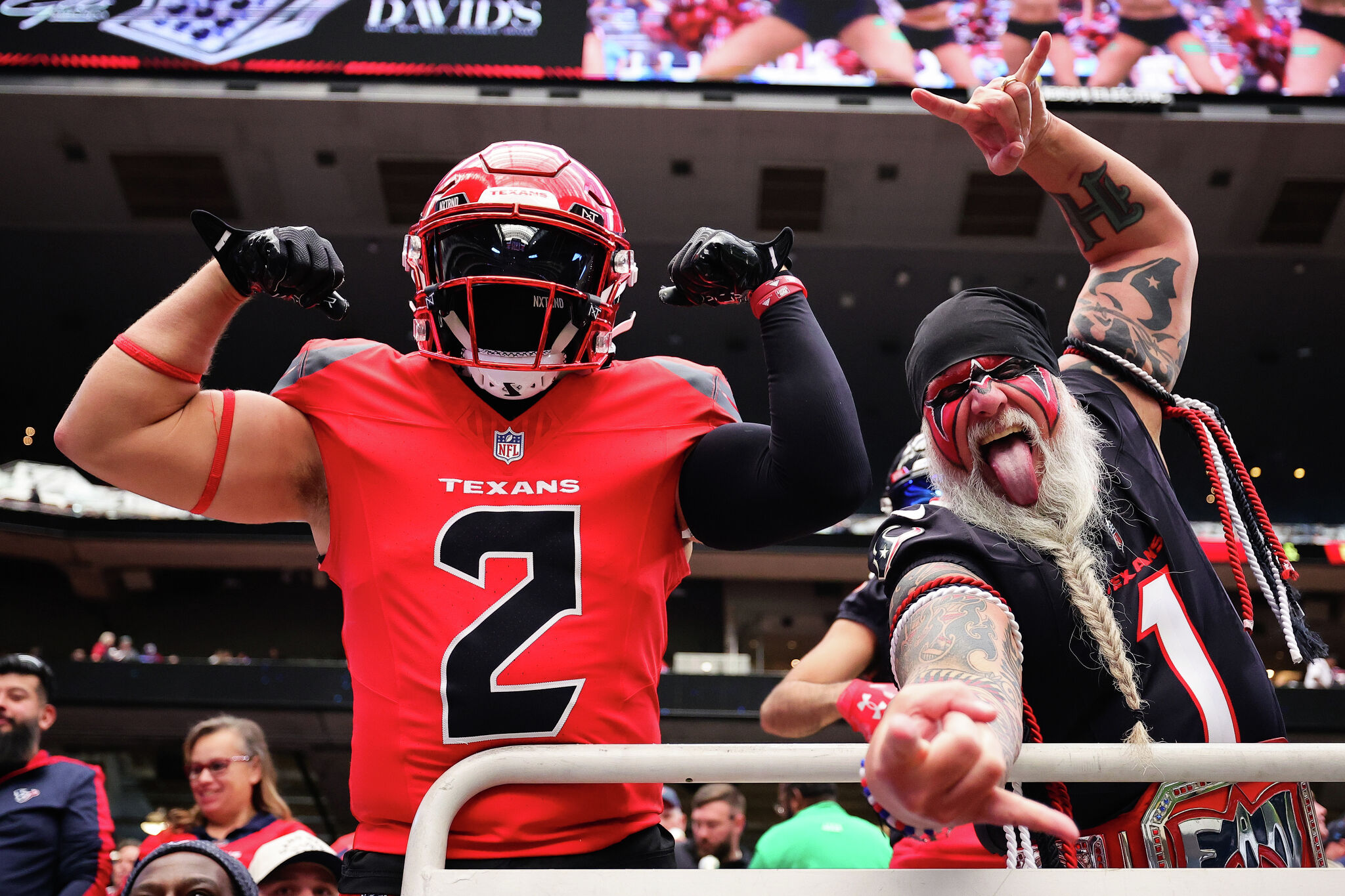 Texans tout new stadium feature as aid to ferocious defense