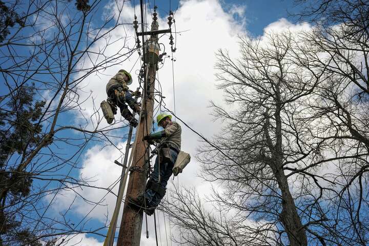 Arctic blast hits Texas: See power outage maps, how to report outage