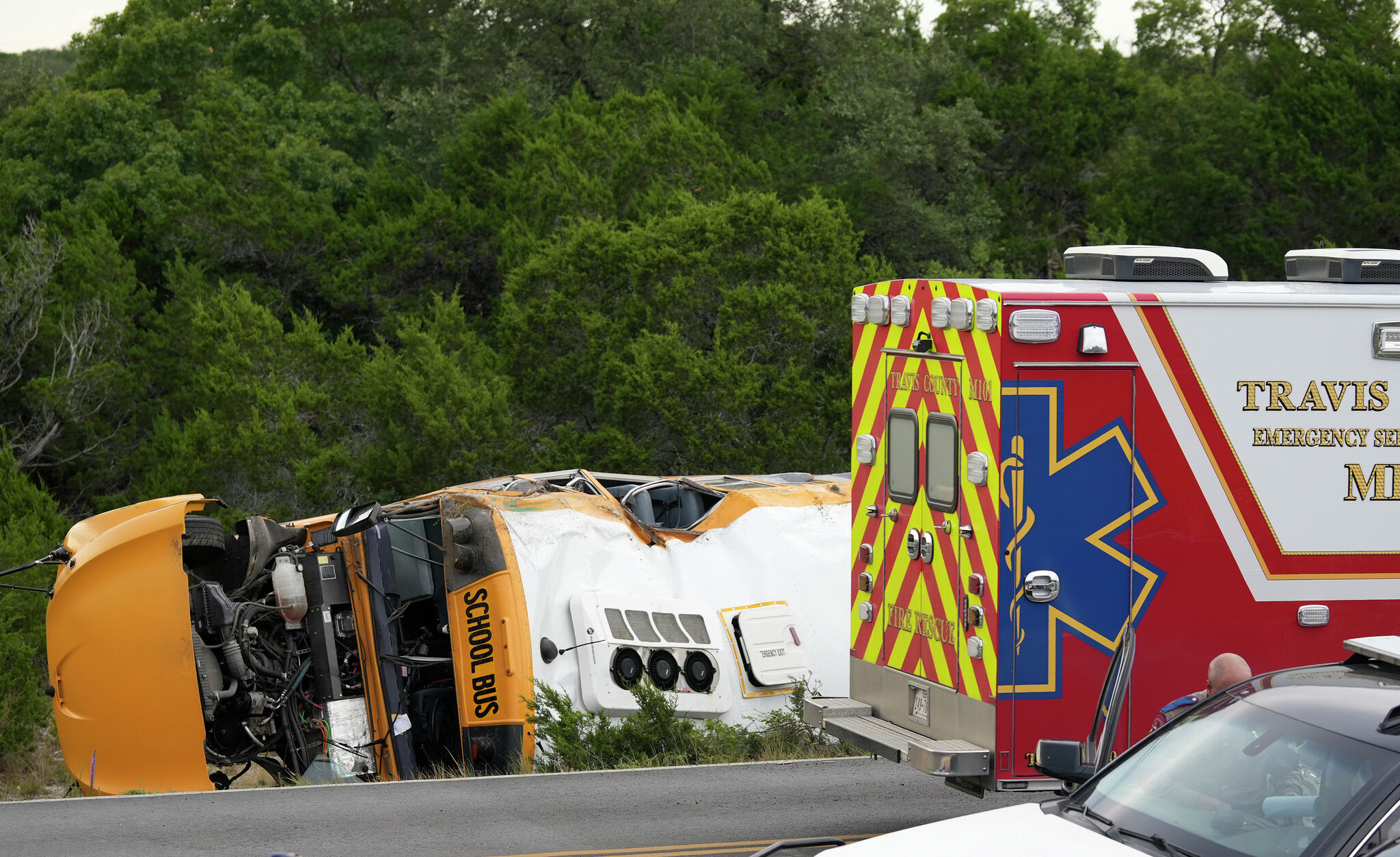 15 kids, 1 adult injured in Leander ISD bus crash. Photos from scene