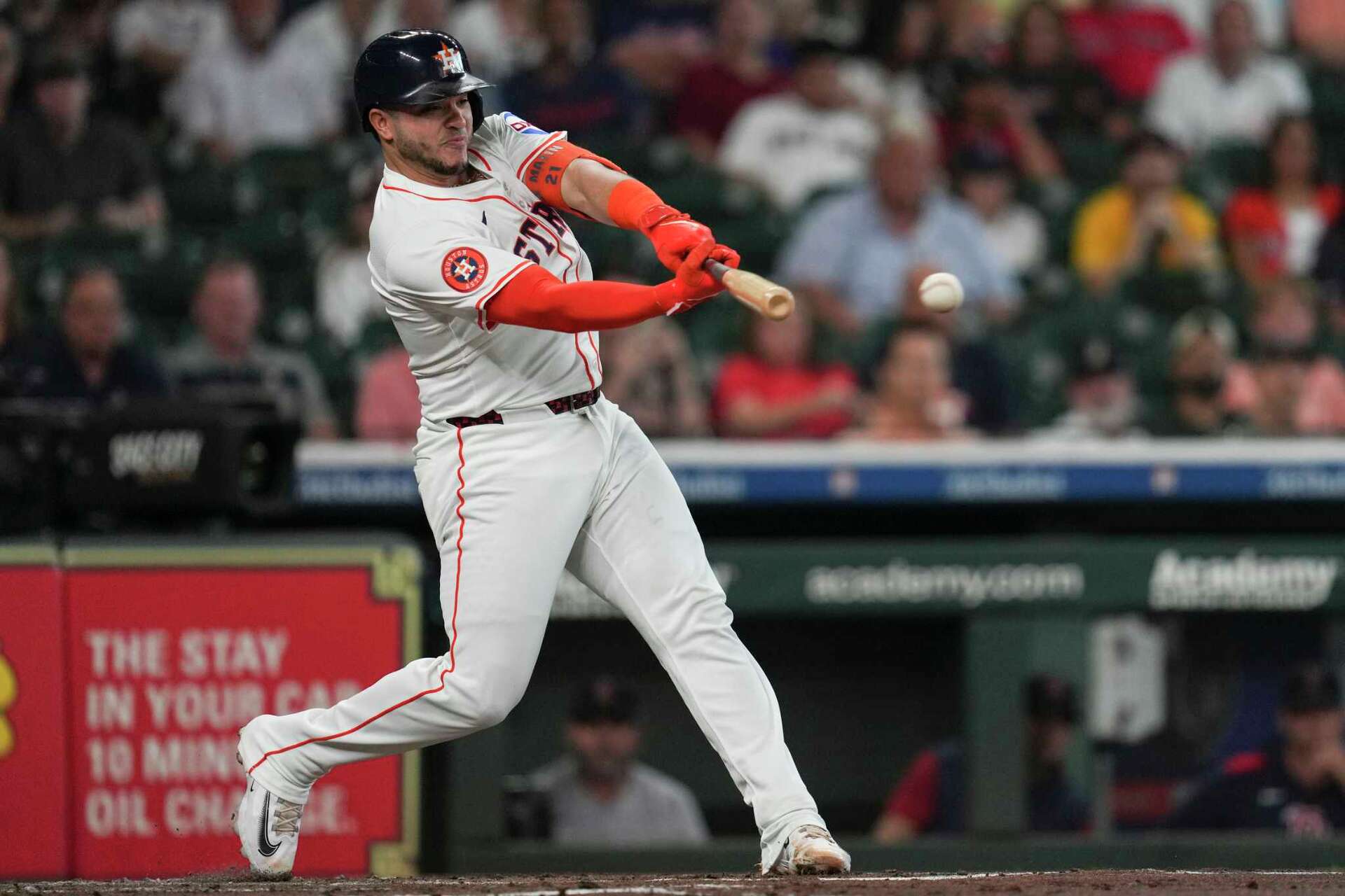 Astros pitchers' adjustments define a key win over Red Sox