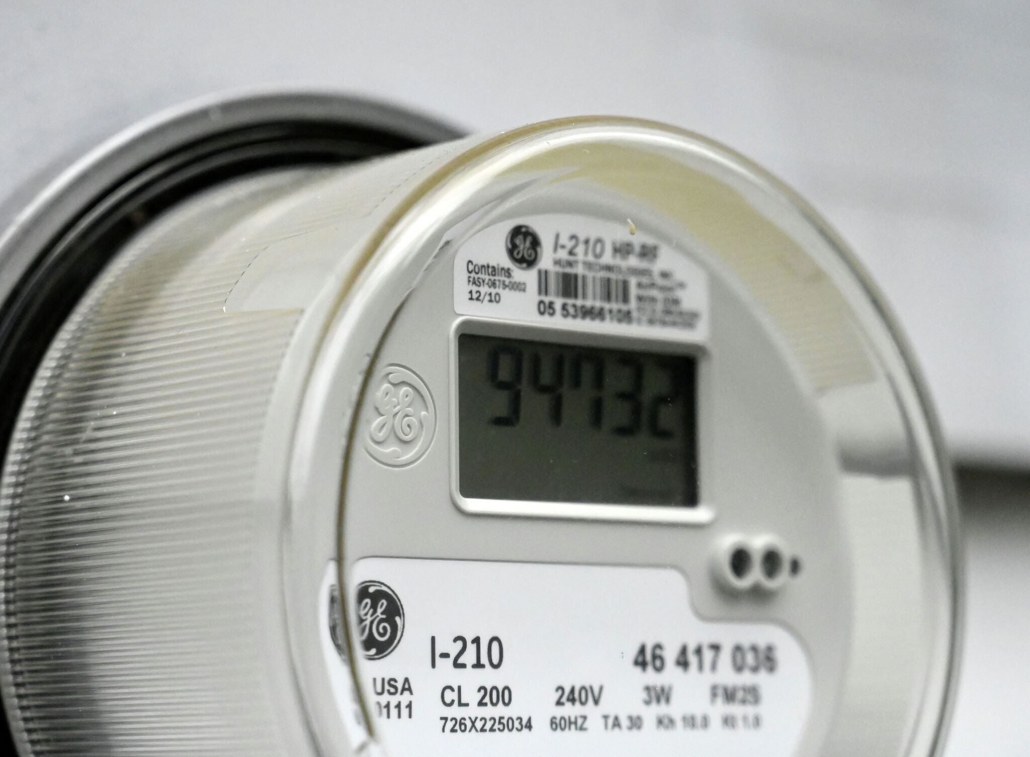 Connecticut regulators cut electric bills for UI, Eversource