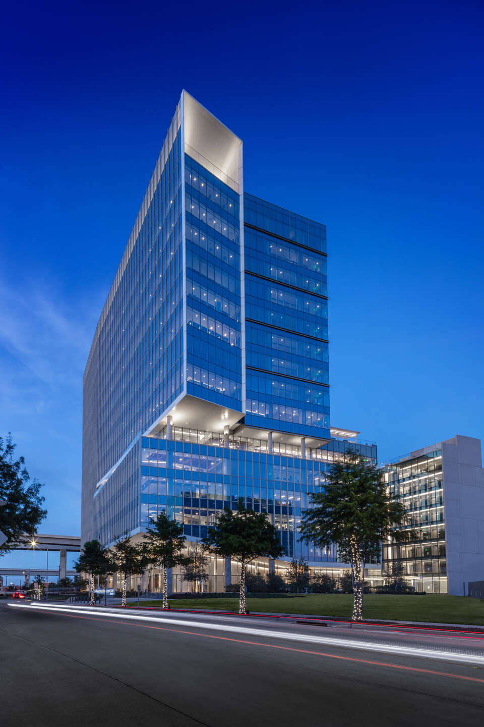 ConocoPhillips sells Marathon HQ tower to MetroNational