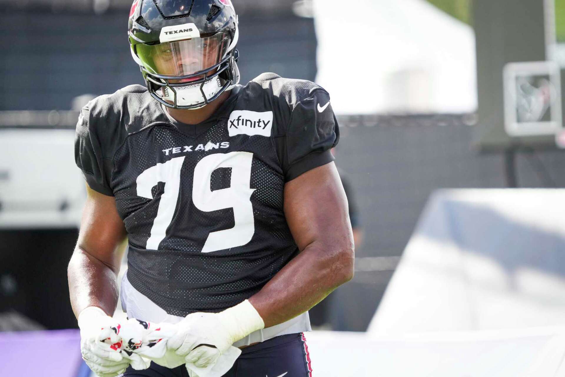 What Houston Texans rookie Aireontae Ersery learned in first 3 starts