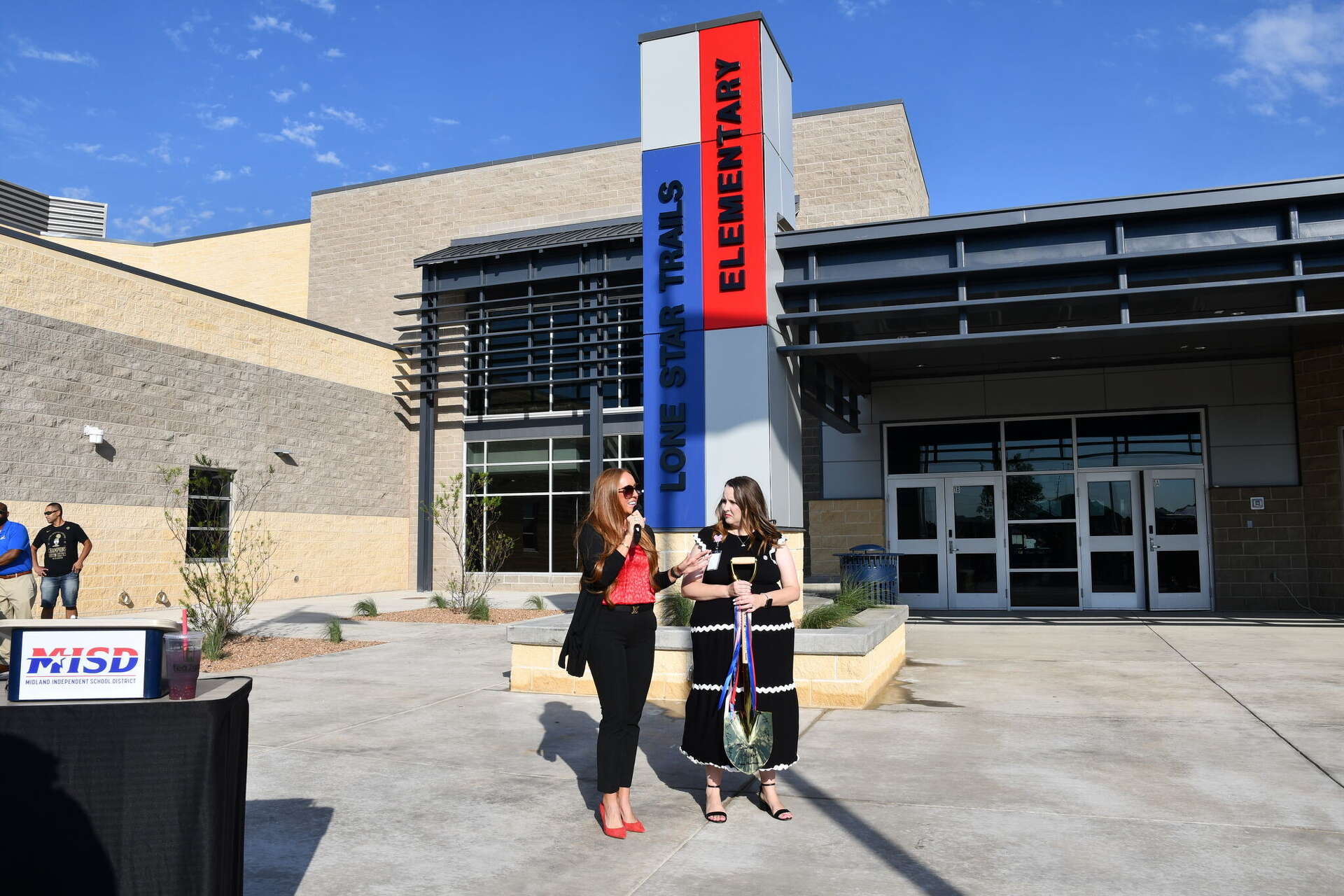 Midland ISD cuts ribbon on Lone Star Trails Elementary