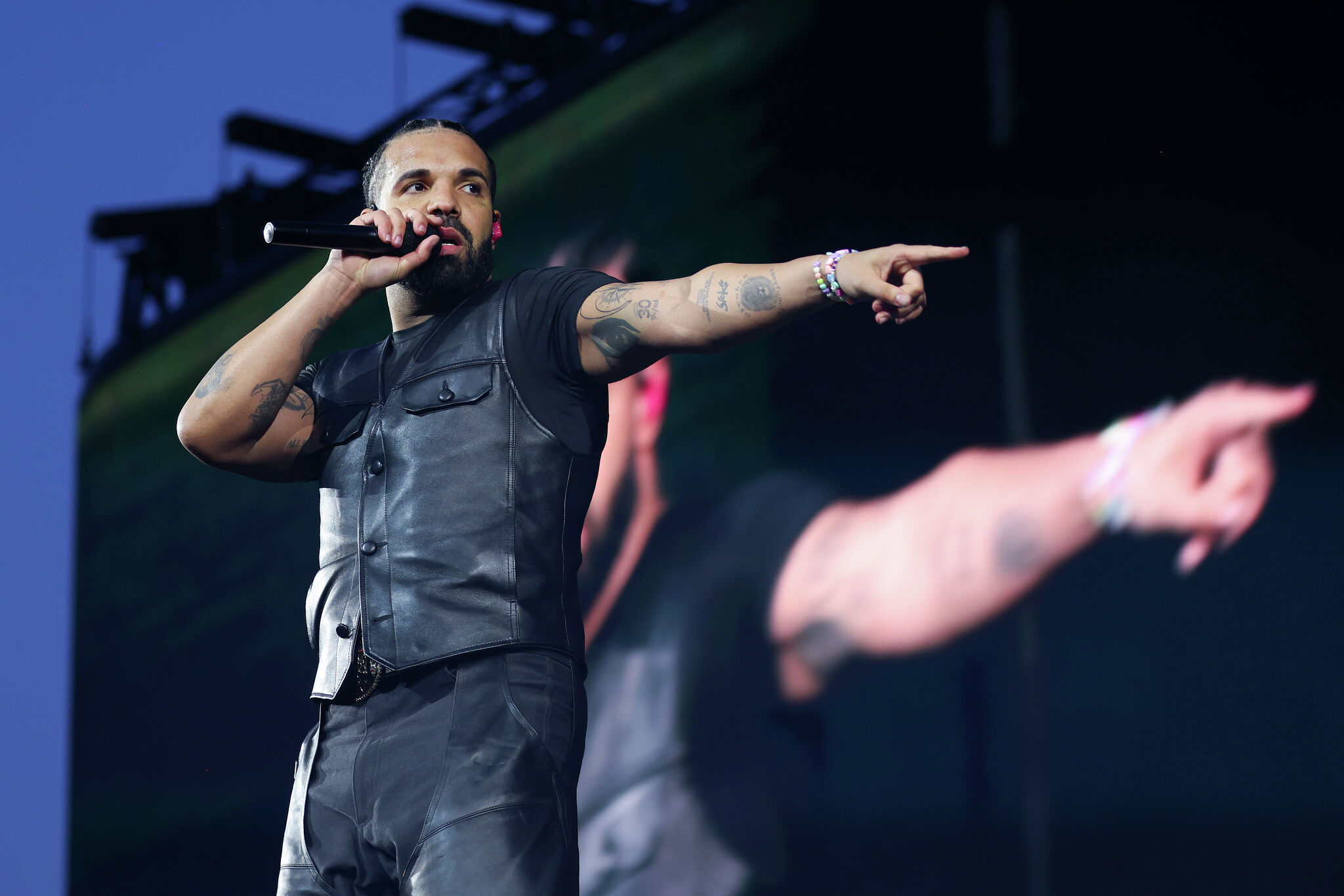 Texas-tied rapper Drake drops hints at US tour