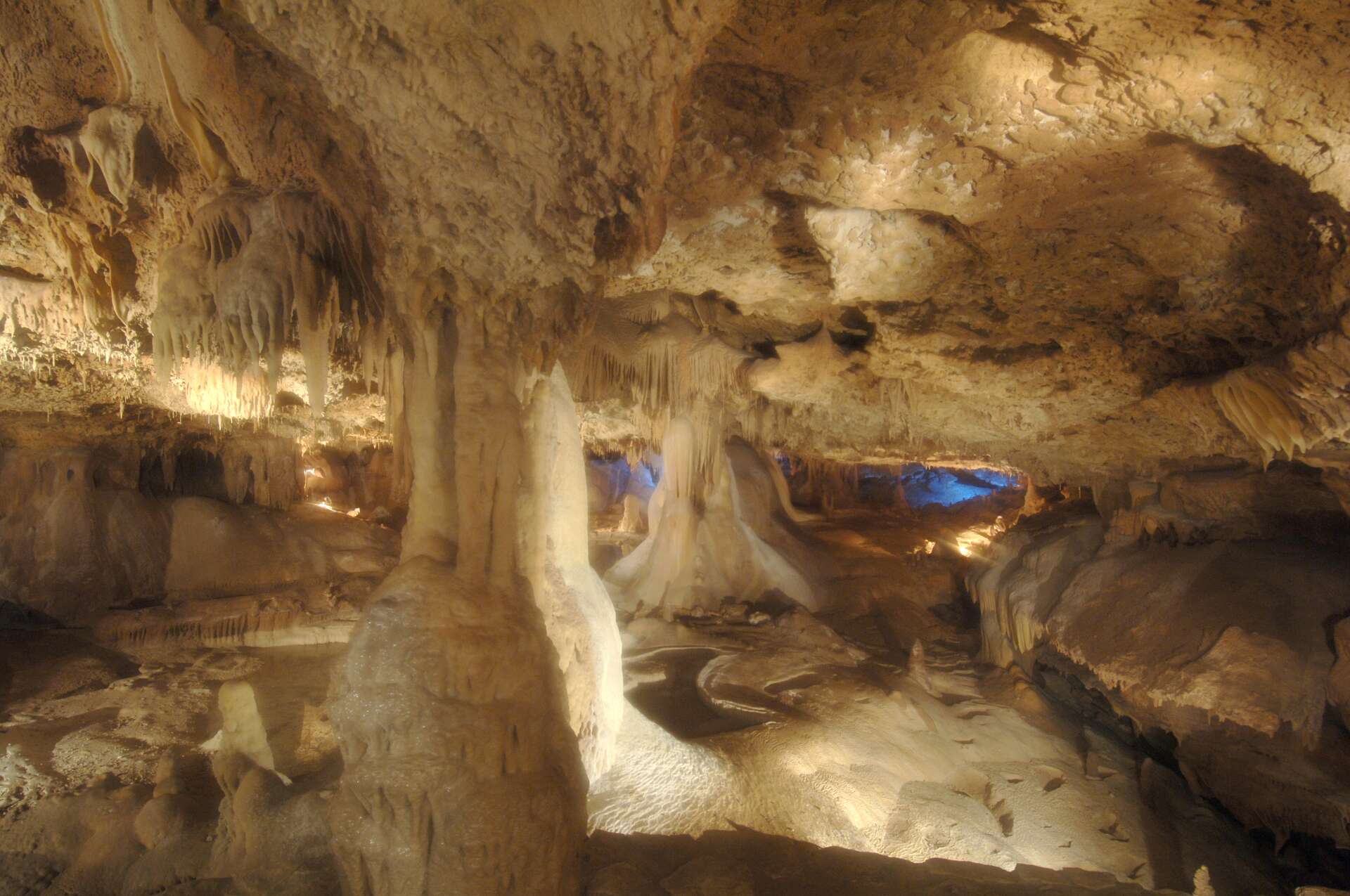 Texas' coolest underground caverns near San Antonio