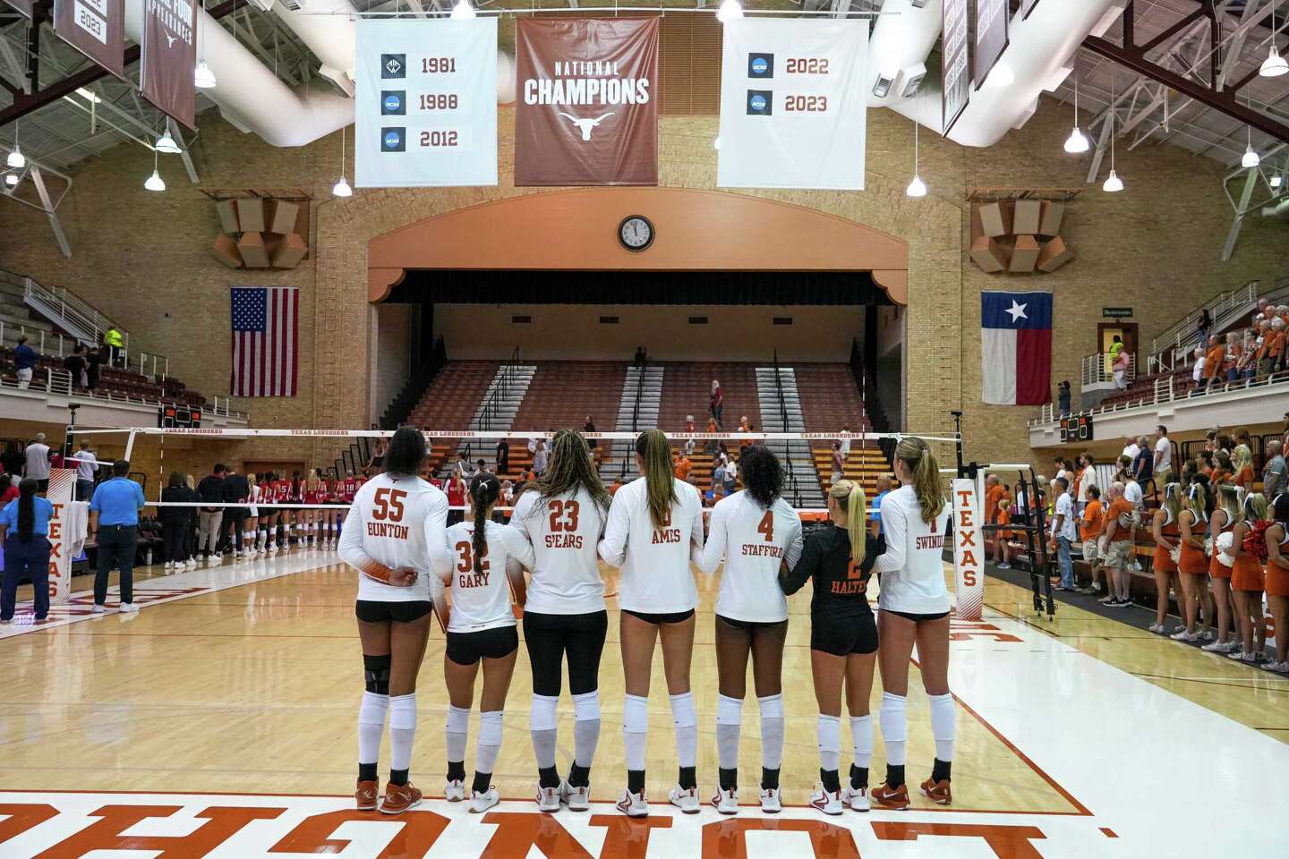 Jerritt Elliott, Texas volleyball prepare to answer questions for 2025
