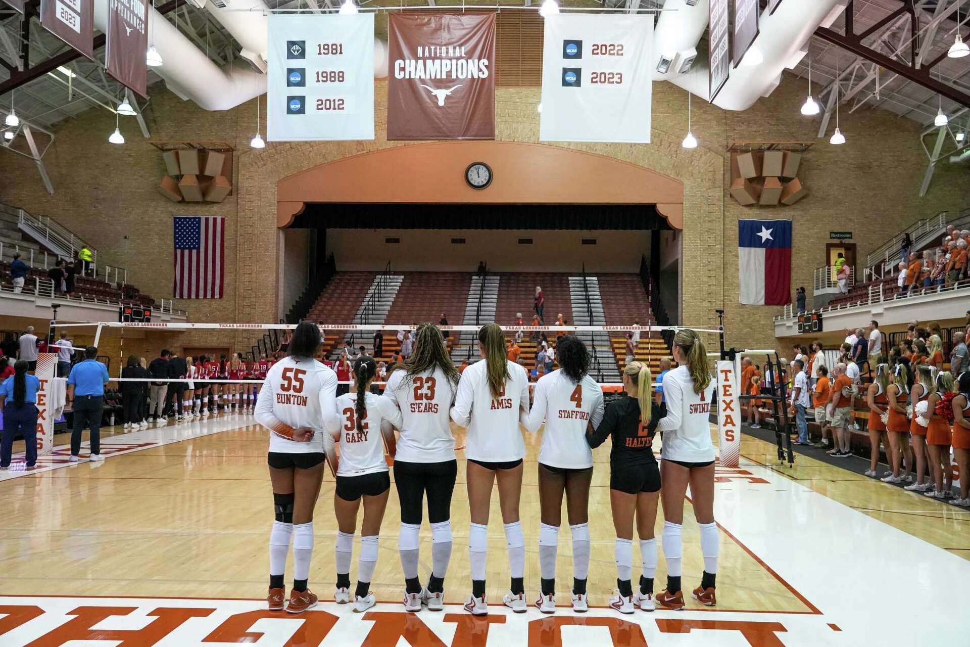 Jerritt Elliott, Texas volleyball prepare to answer questions for 2025