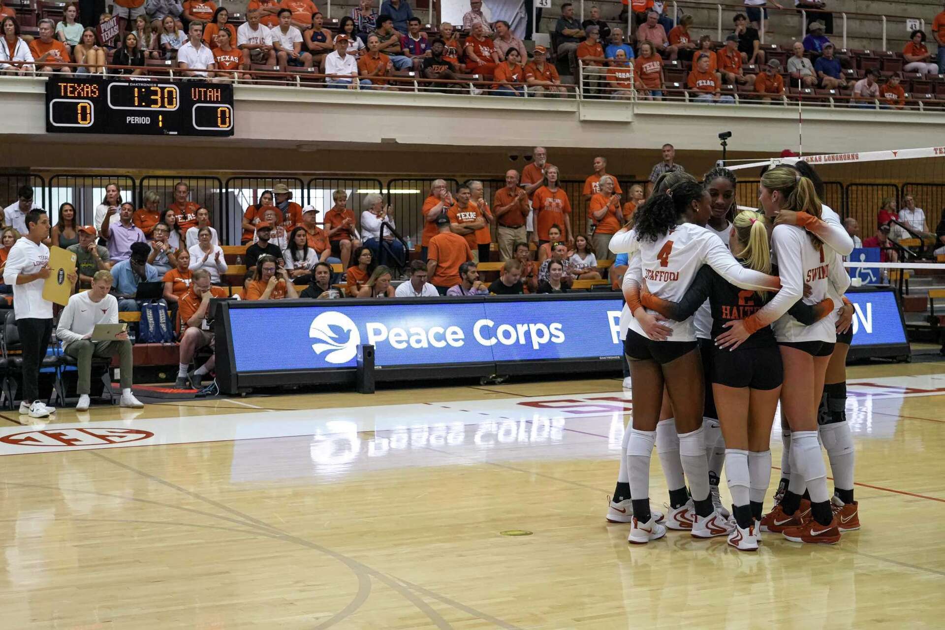 Jerritt Elliott: Texas volleyball coach fulfills goal at Moody Center