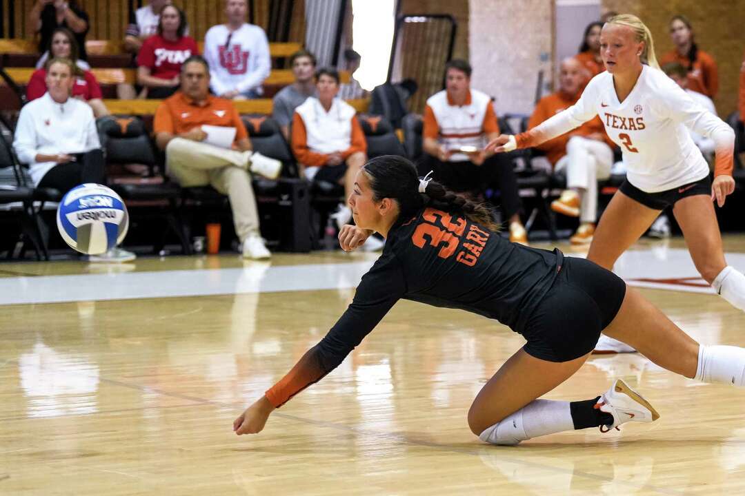 Jerritt Elliott, Texas volleyball prepare to answer questions for 2025