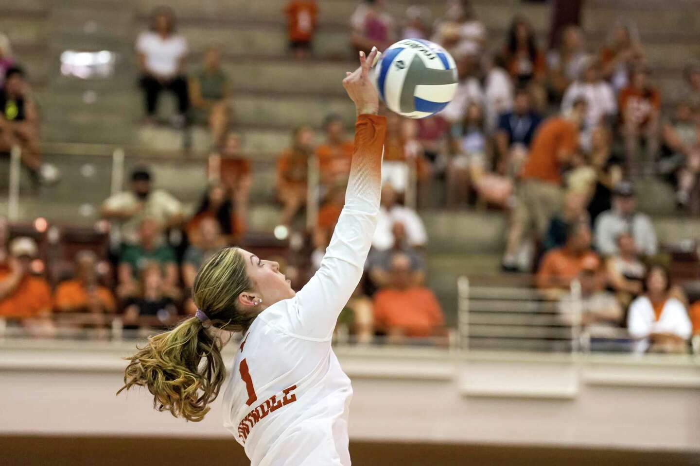 Cari Spears, Abby Vander Wal lead UT volleyball past No. 8 Wisconsin