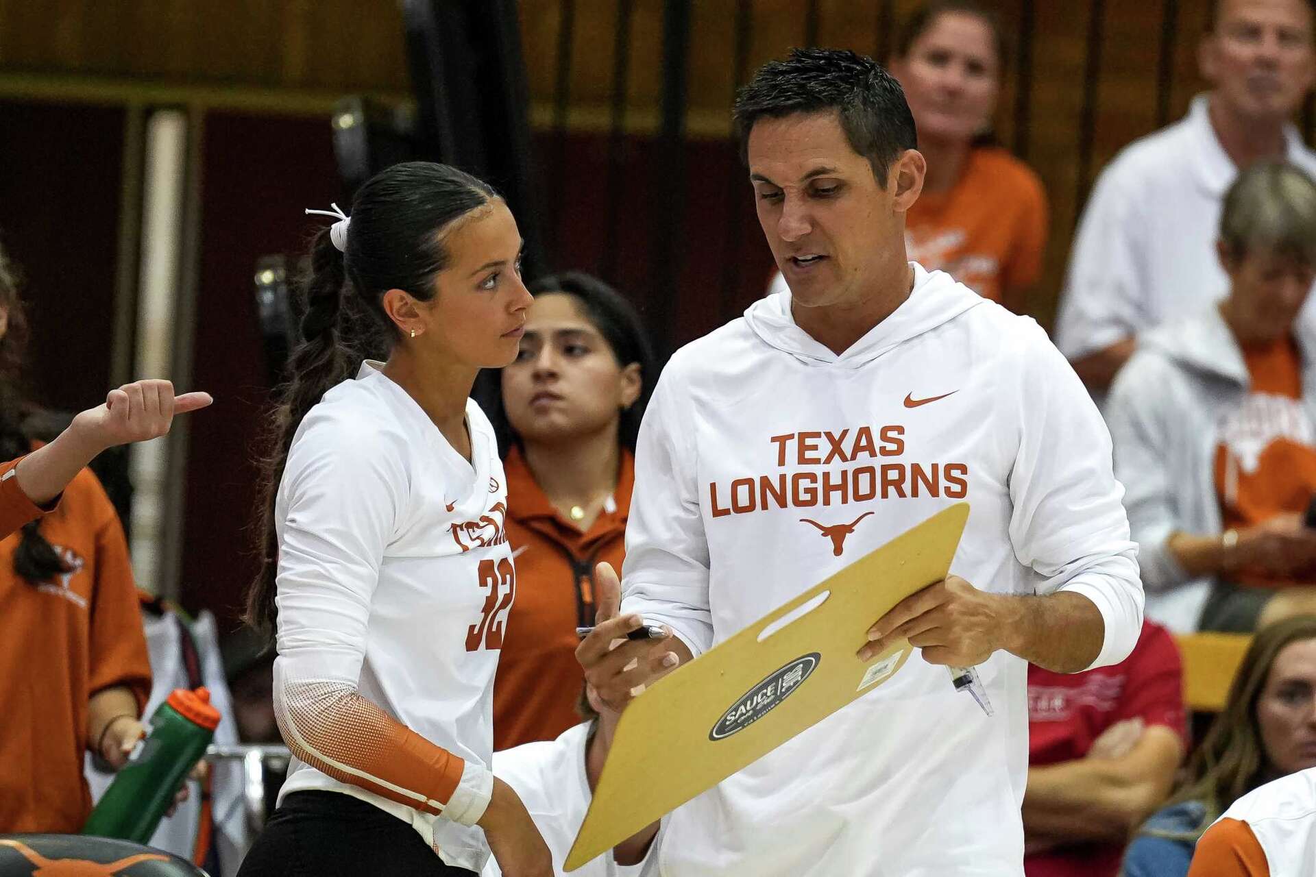 Cari Spears, Abby Vander Wal lead UT volleyball past No. 8 Wisconsin