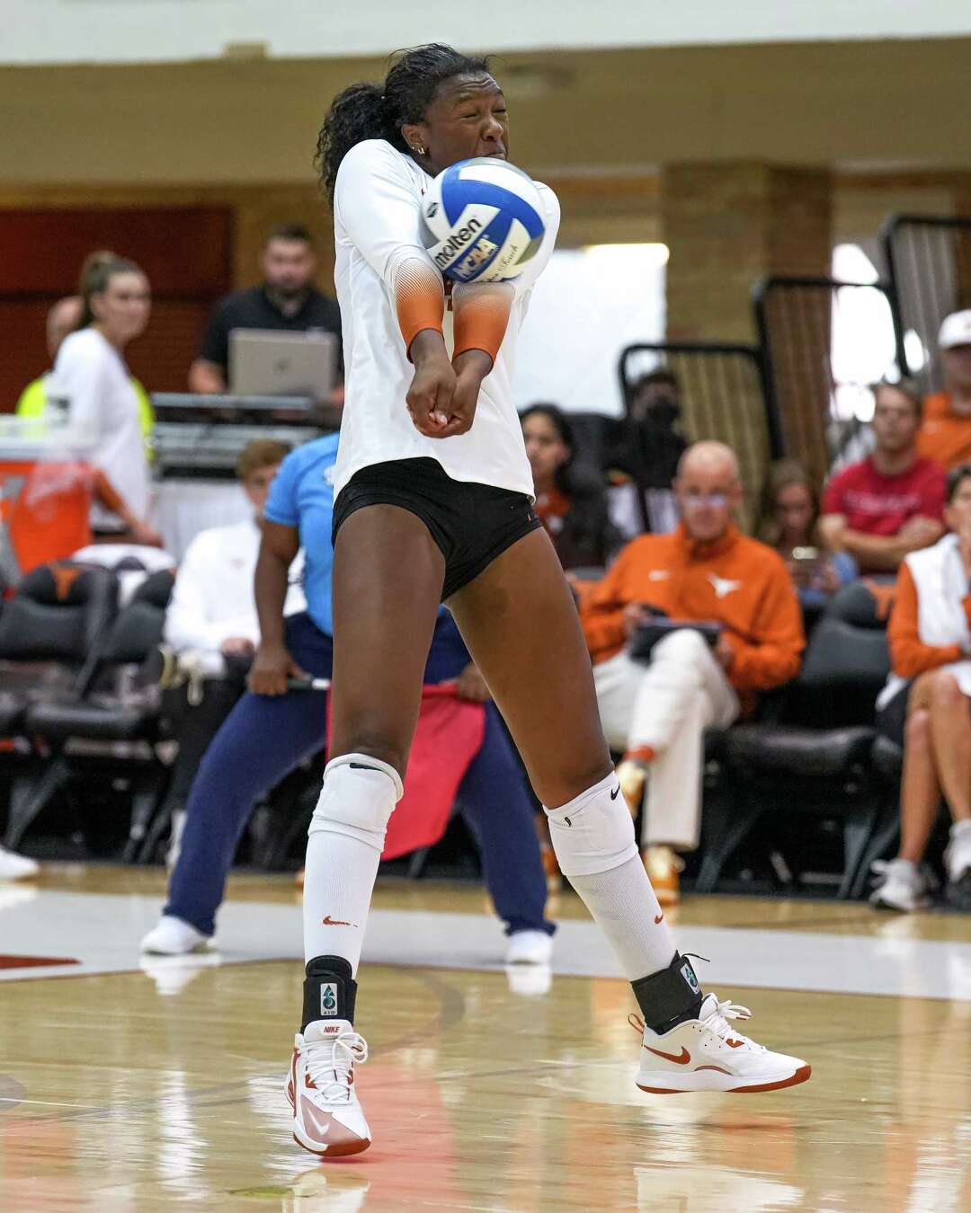 Cari Spears, Abby Vander Wal lead UT volleyball past No. 8 Wisconsin