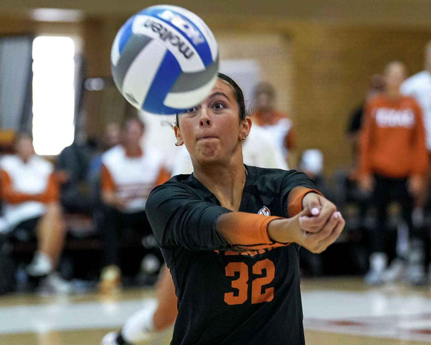 Cari Spears, Abby Vander Wal lead UT volleyball past No. 8 Wisconsin