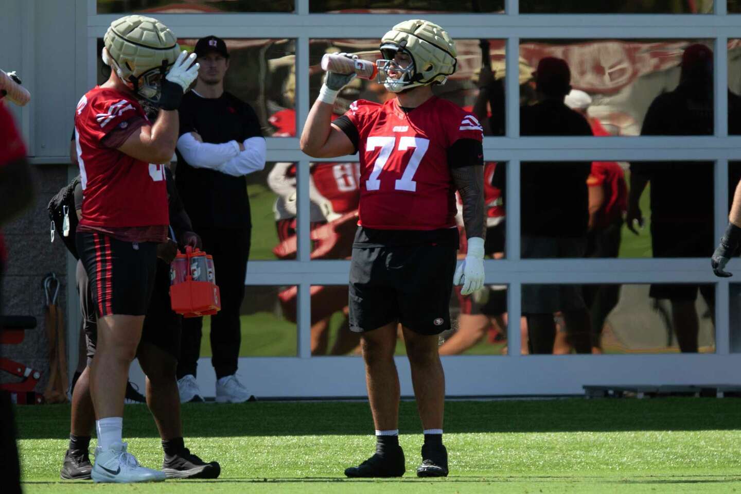 49ers beat Raiders 22-19, but Dominick Puni, Corey Kiner injured