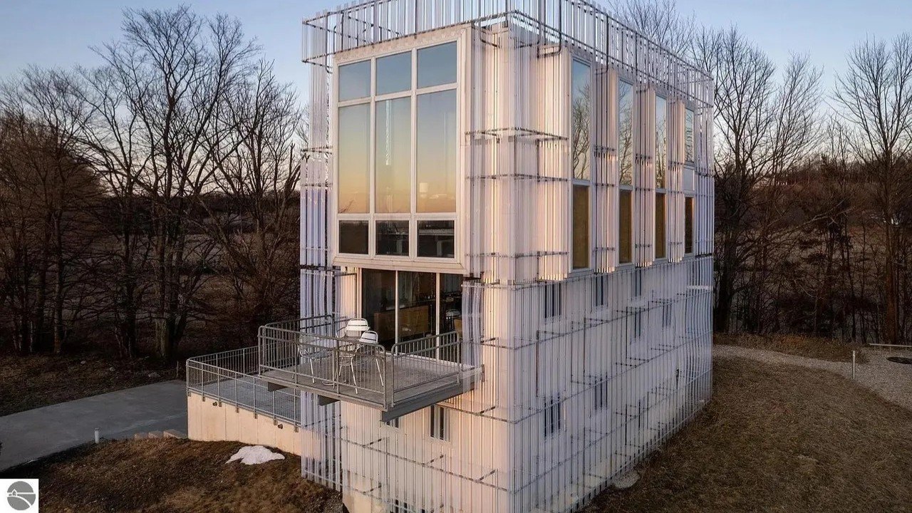 Masterpiece on Lake Michigan Hits the Market for $1.2 Million: 'This ...