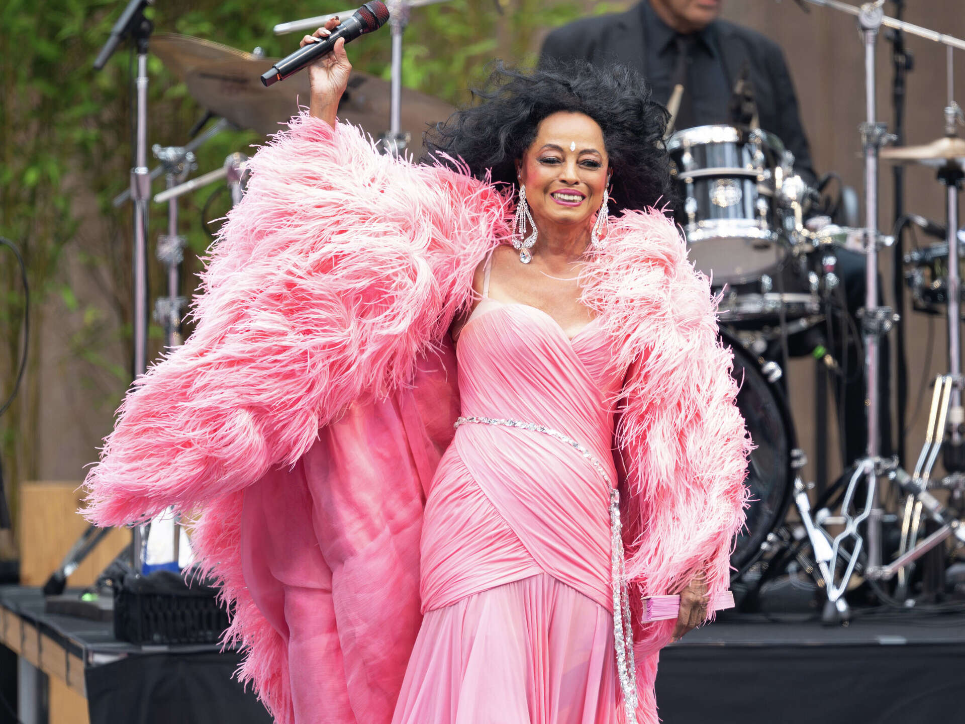 Diana Ross triumphs over mic issues at Stern Grove Festival finale