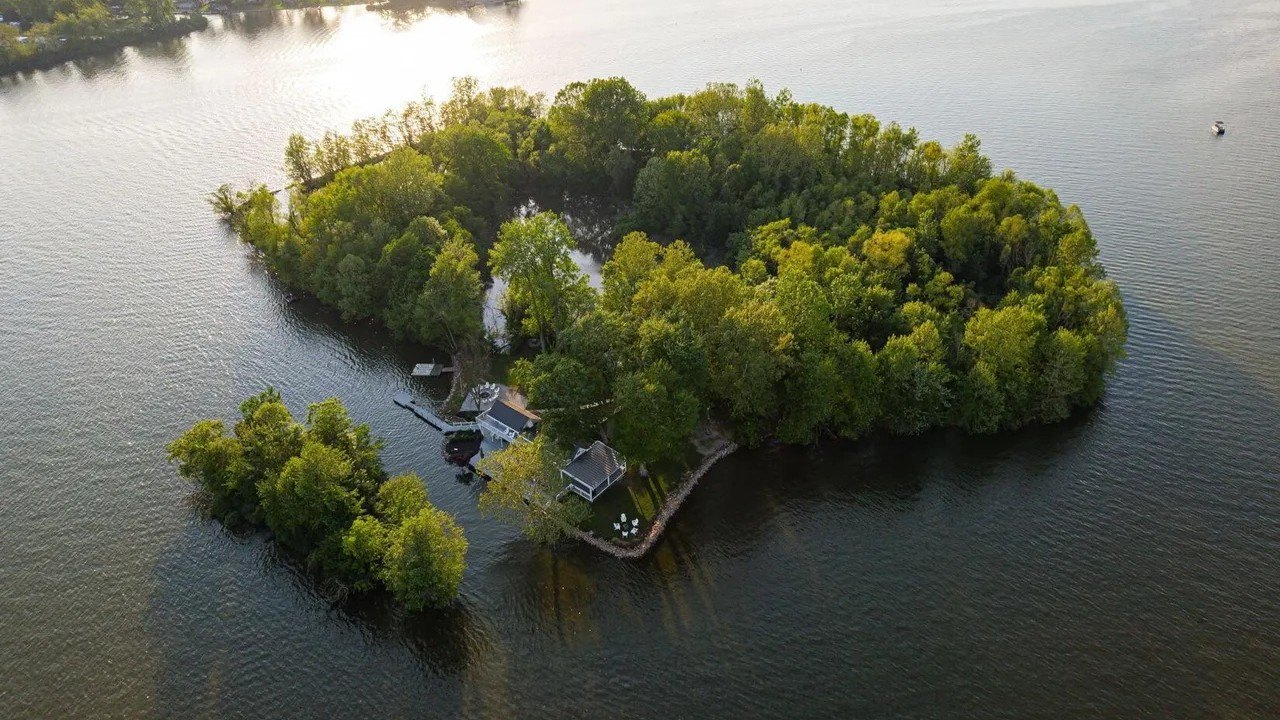 PICTURED: Private Island Escape on Buckeye Lake That Is Only Accessible ...