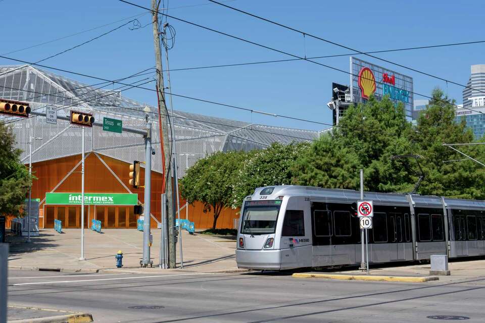 Houston Metro approves $2B budget amid pushback by critics