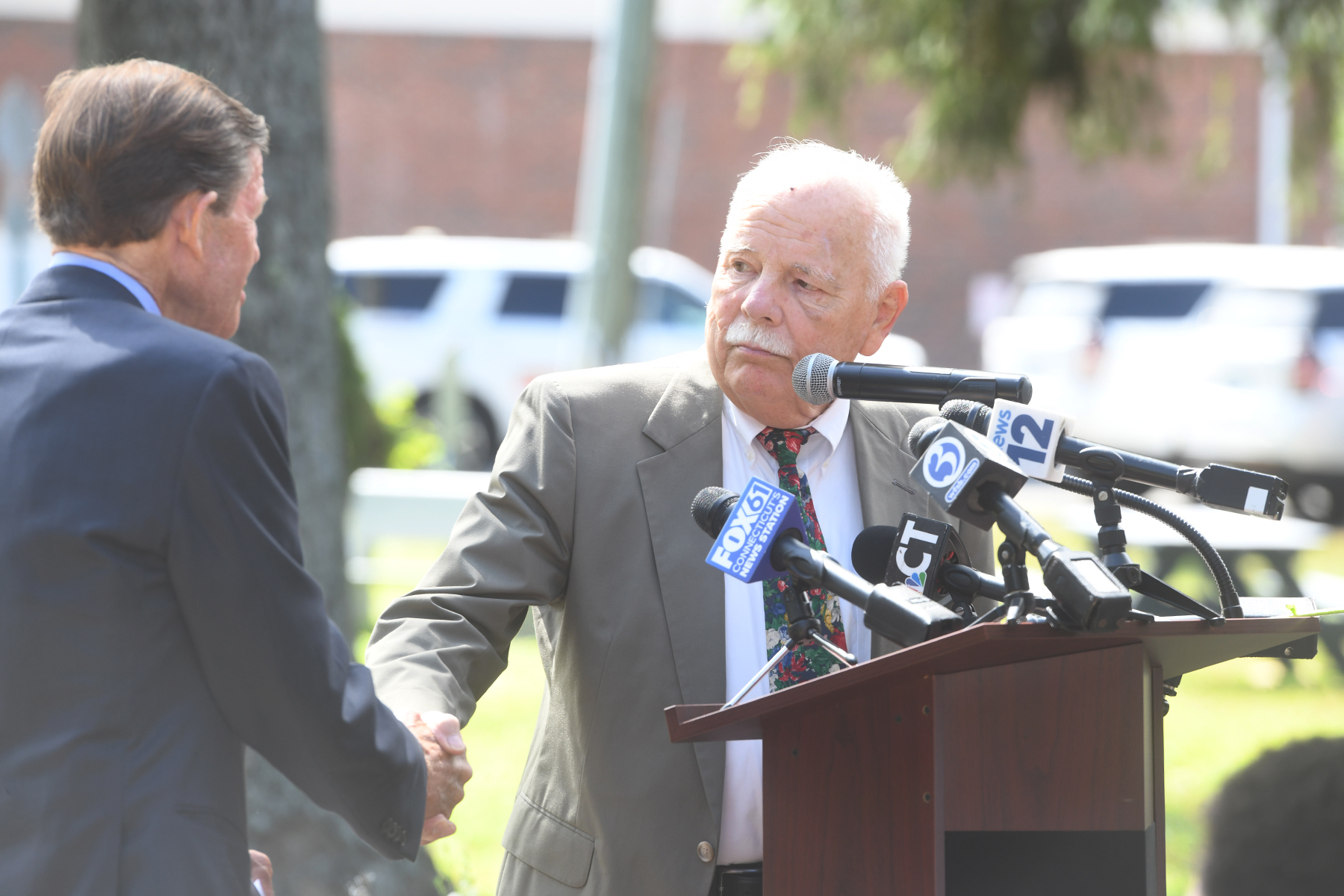 Oxford first selectman wins GOP primary over endorsed candidate