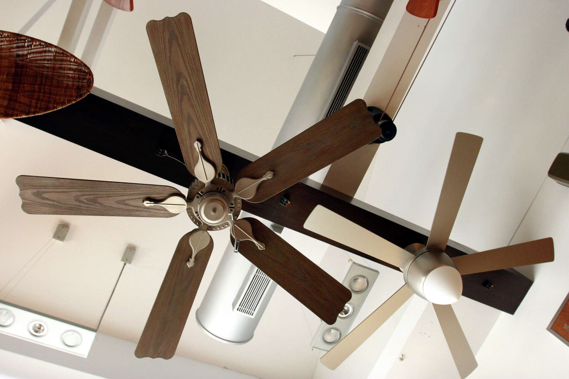 Is your ceiling fan spinning the right way? How to stay cool in Texas