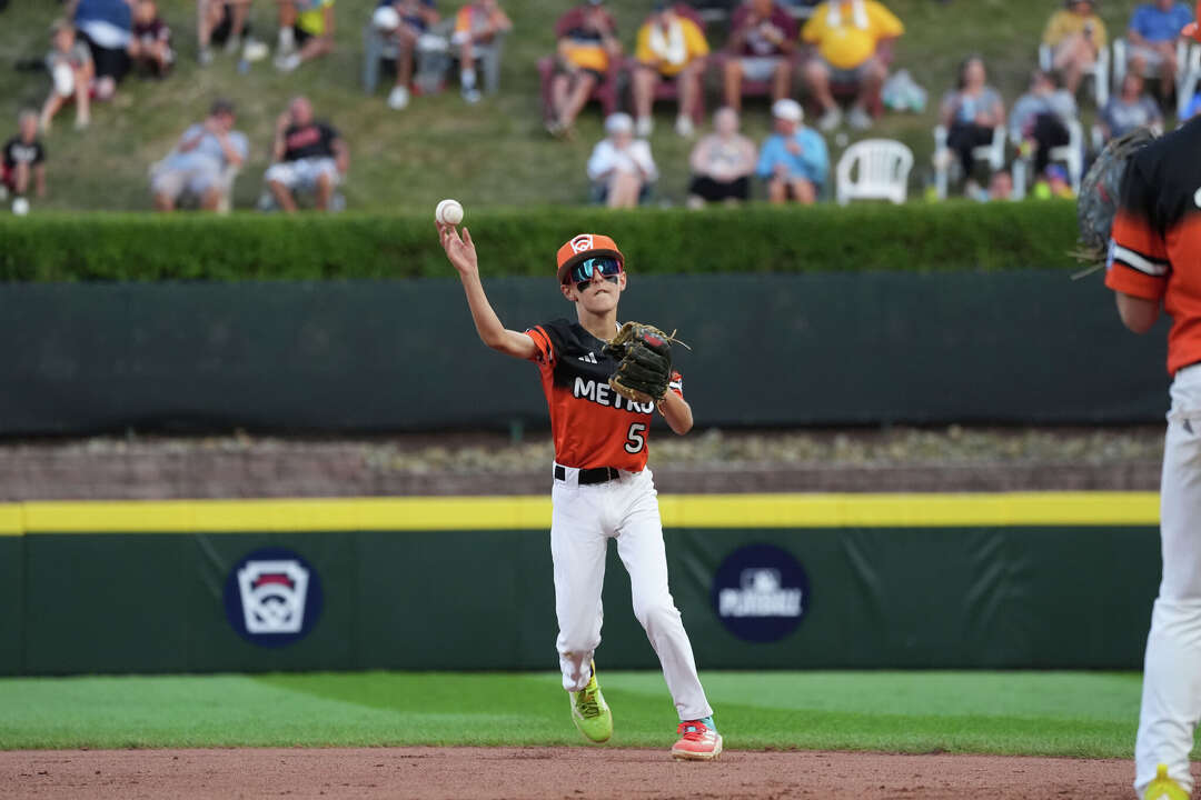 Fairfield CT Little League defeats Sioux Falls, SD at LLWS