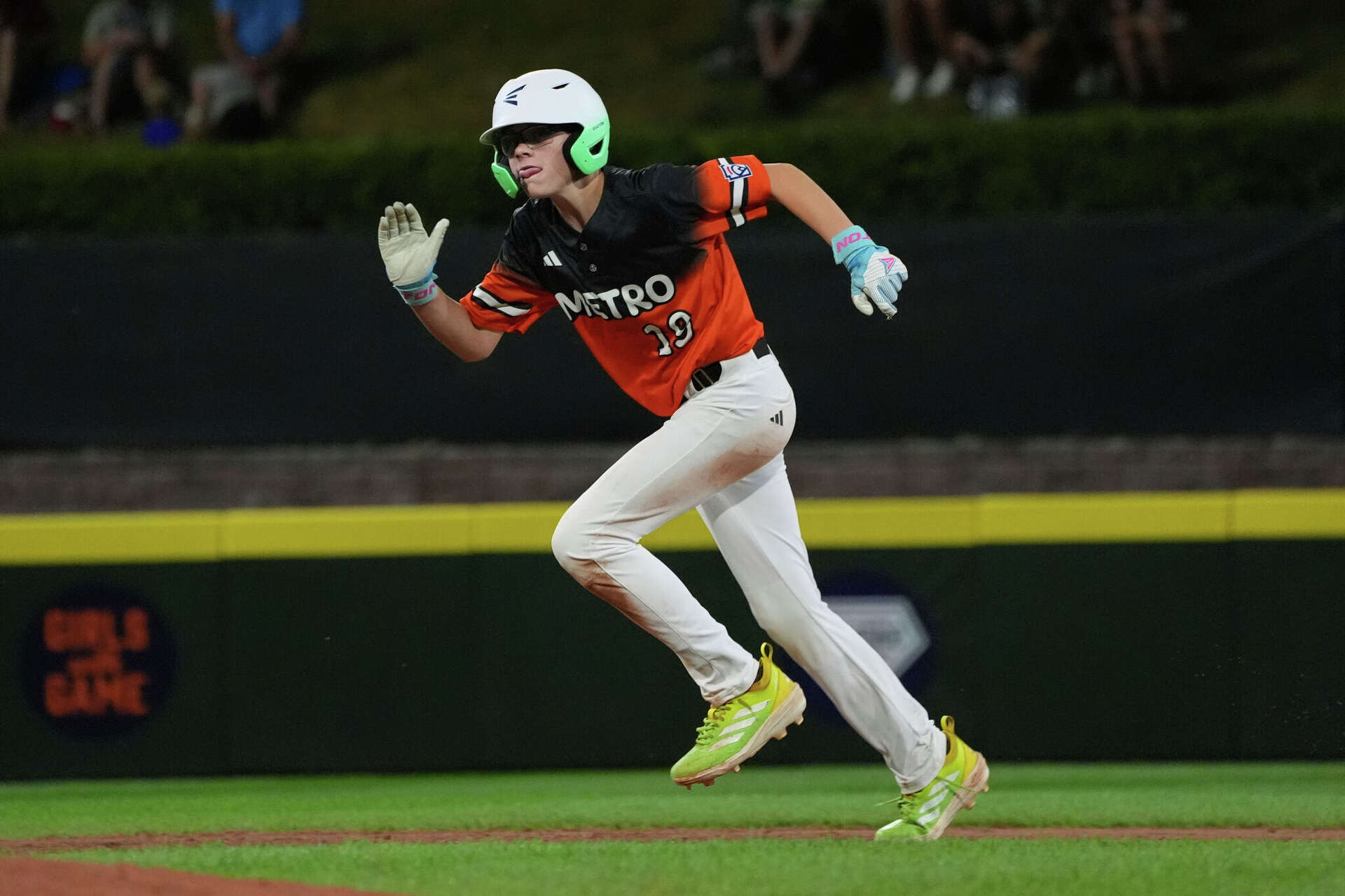 Fairfield CT Little League defeats Sioux Falls, SD at LLWS