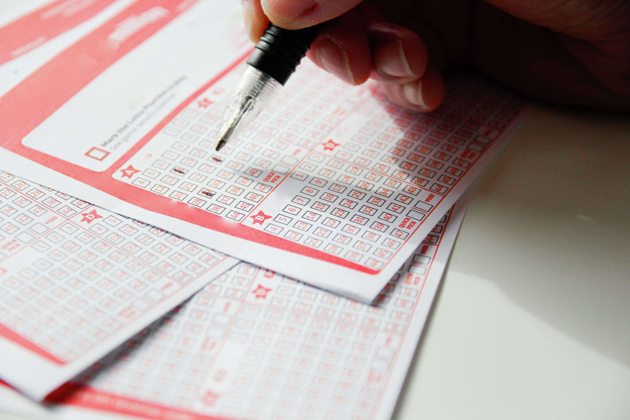 Connecticut Lottery player claims winning $100K Powerball prize