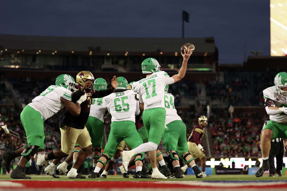 Meet the new QB1 for a Texas school who never started in high school