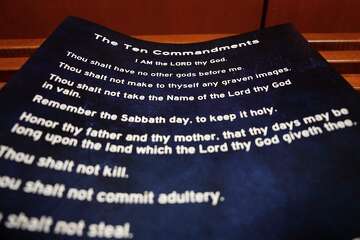 Can the Ten Commandments be posted in Texas public schools?