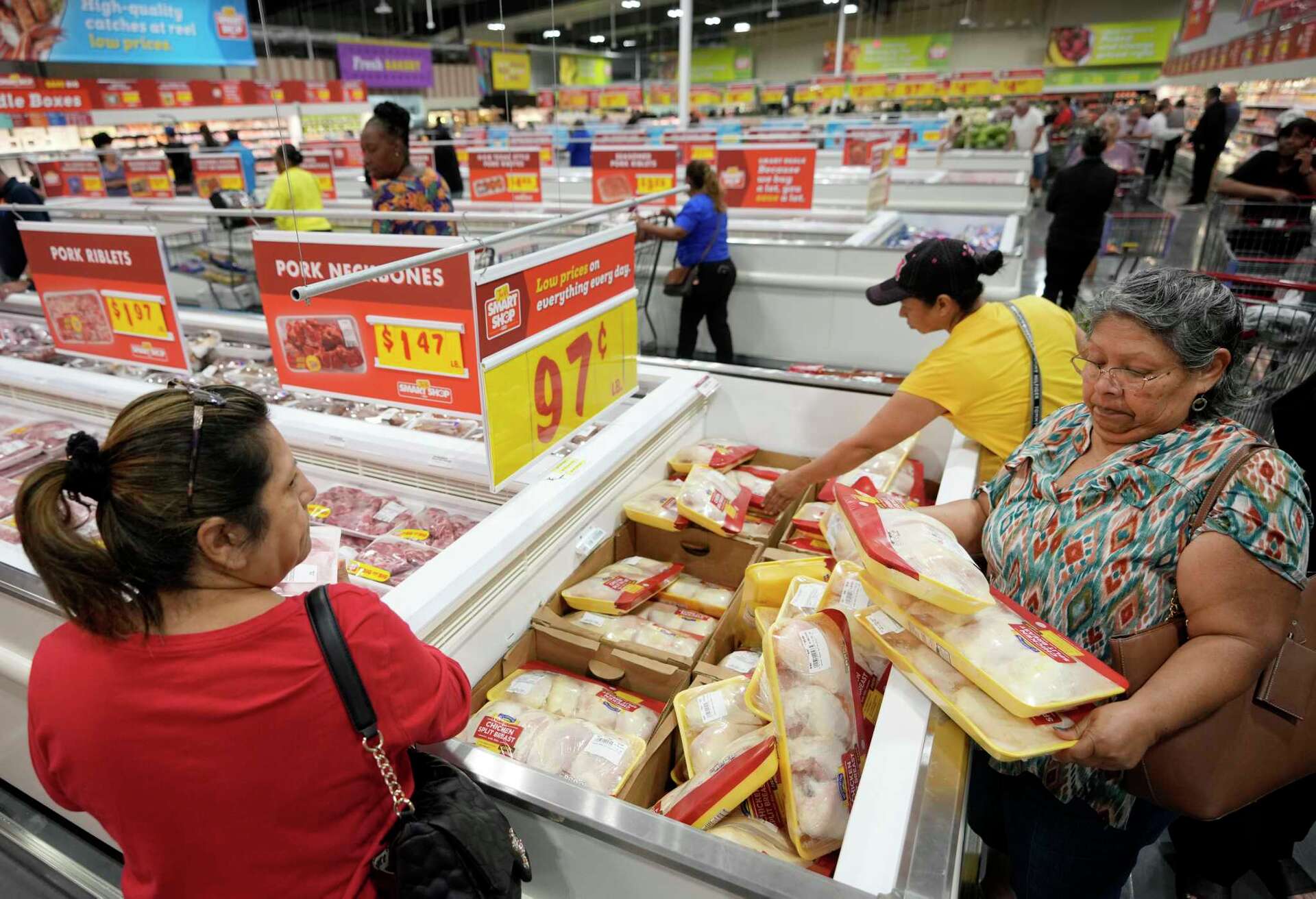 H-E-B-owned Joe V’s Smart Shop opens in north Houston, 11th store