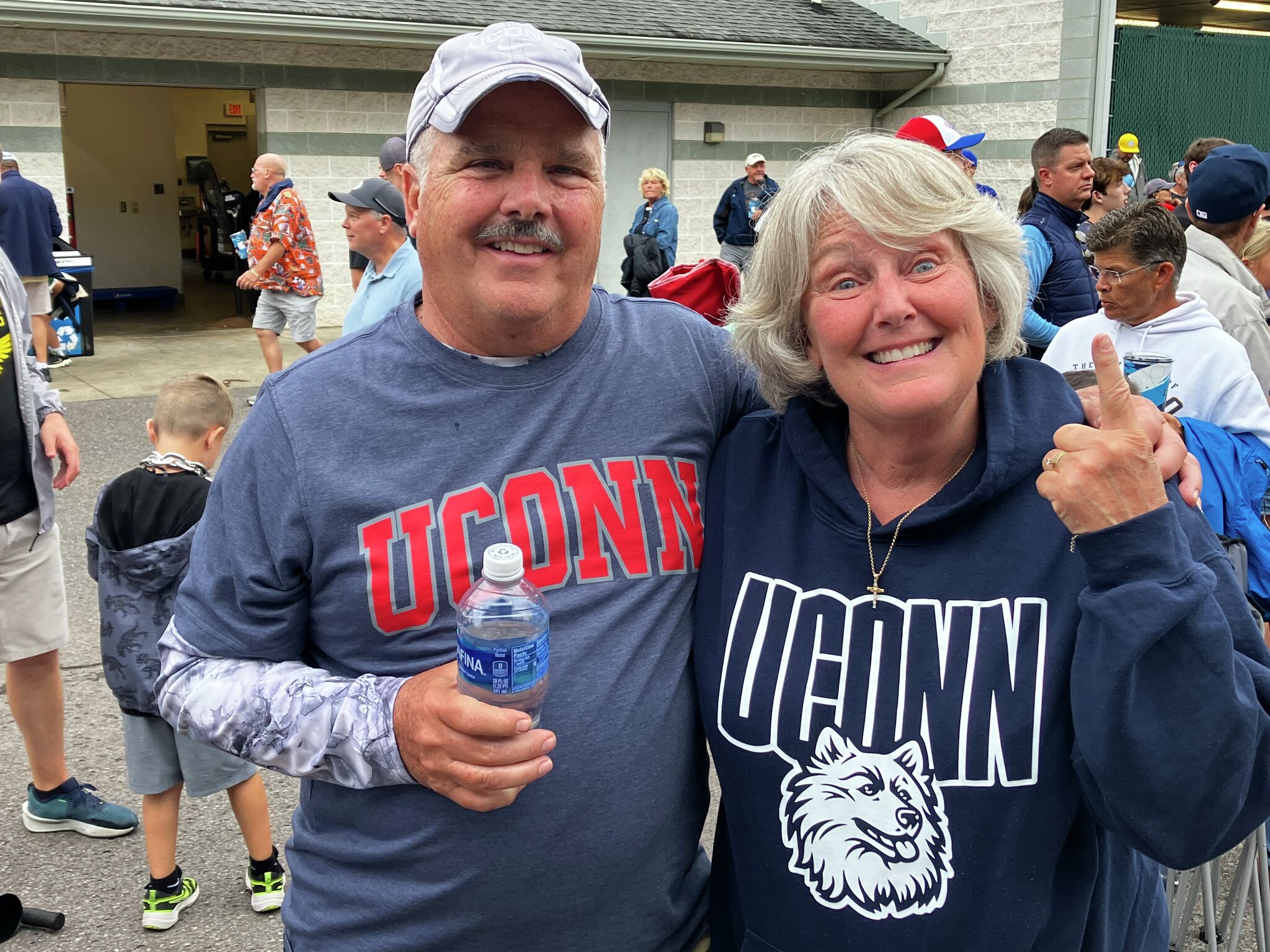 Connecticut fans support Fairfield National at LLWS