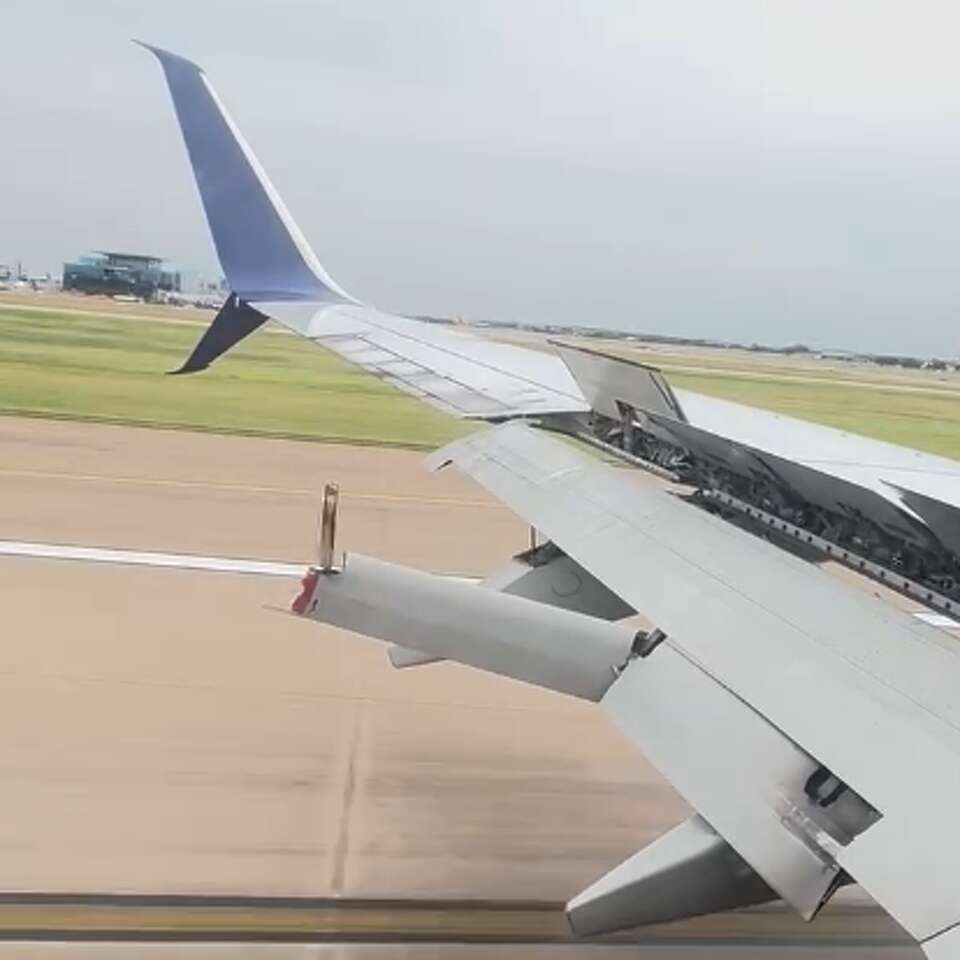 Wing flap breaks on flight to Austin mid-air in shocking video