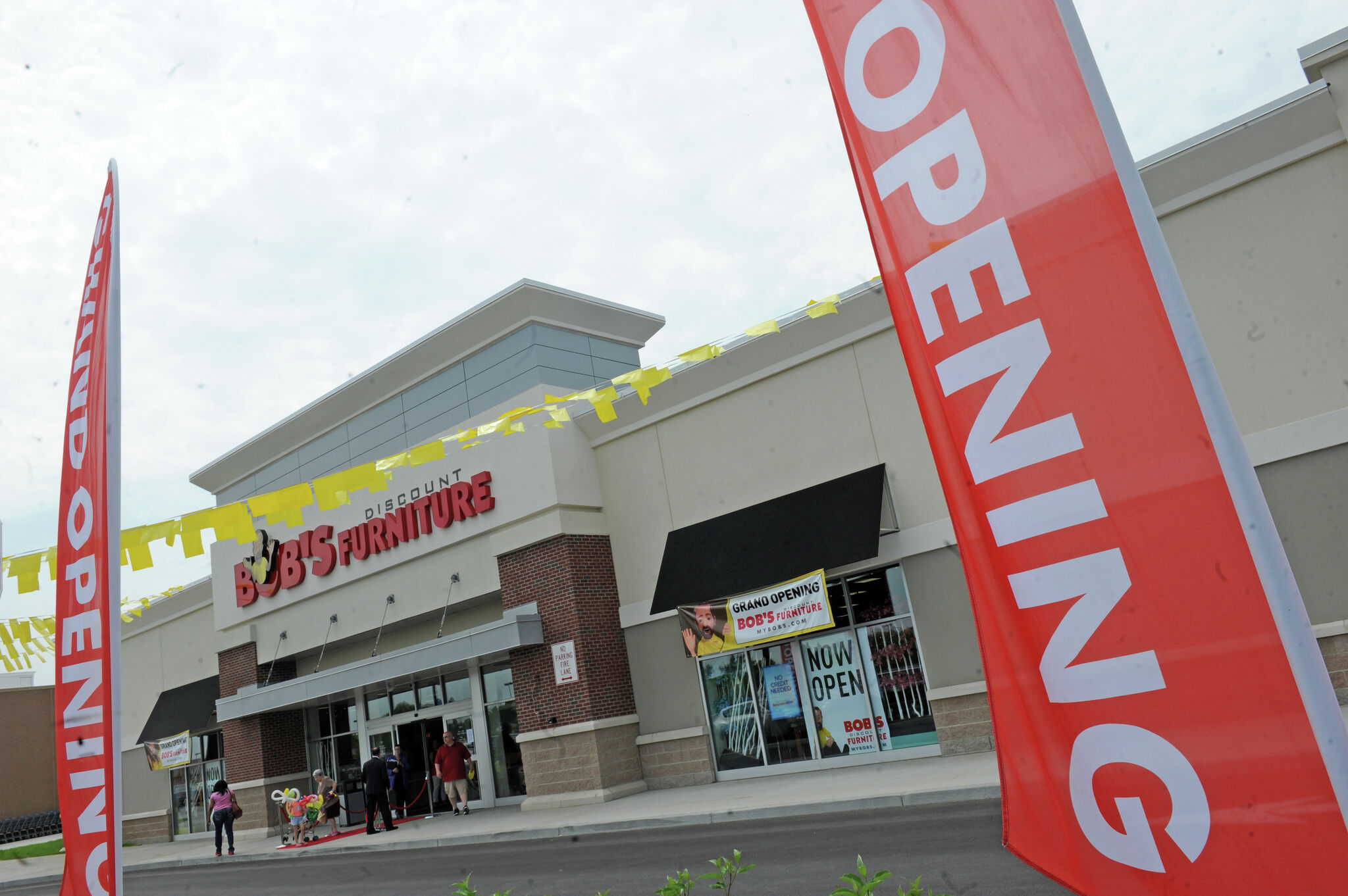 Newington mayor and Bob's founder to attend ceremony for new store