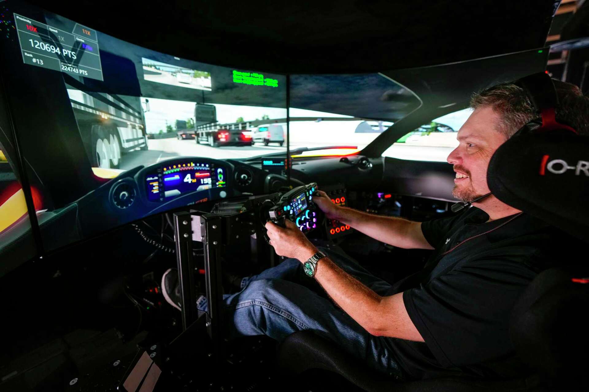 Houston racing simulation lounge offers chance to race on 610 Loop