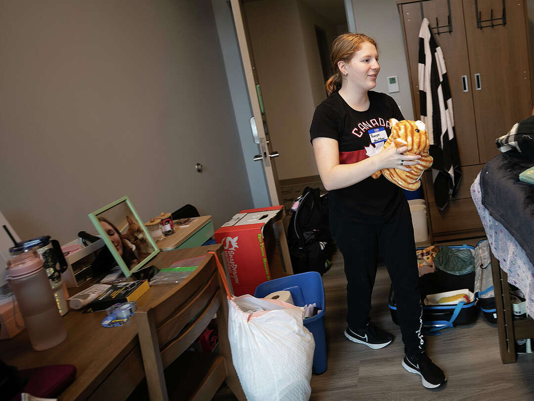 In photos: Quinnipiac University students move in on campus