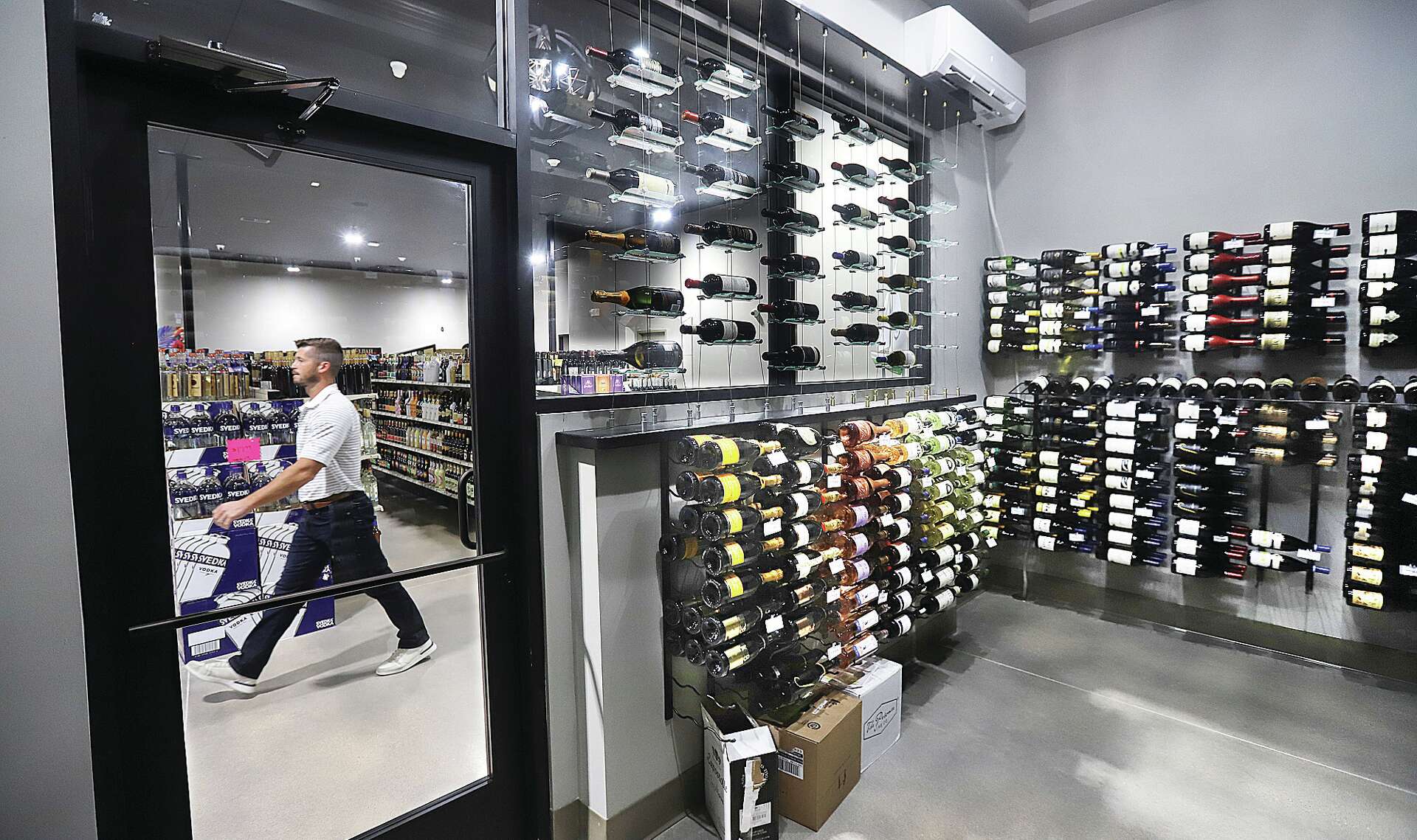 Top Shelf Beer Wine & Spirits has grand opening in Godfrey IL