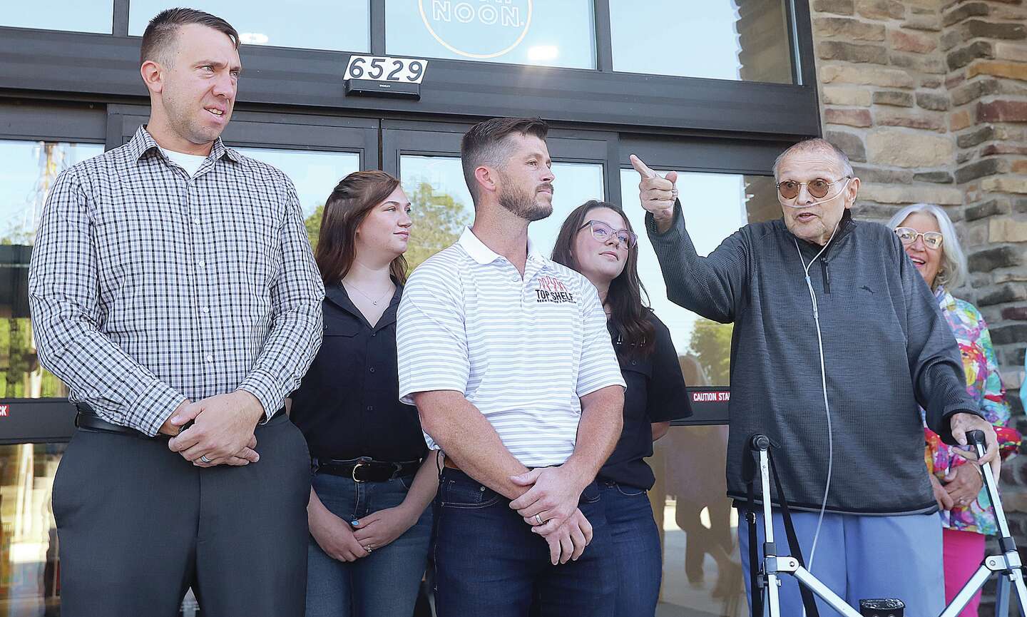 Top Shelf Beer Wine & Spirits has grand opening in Godfrey IL