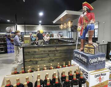 Top Shelf Beer Wine & Spirits has grand opening in Godfrey IL