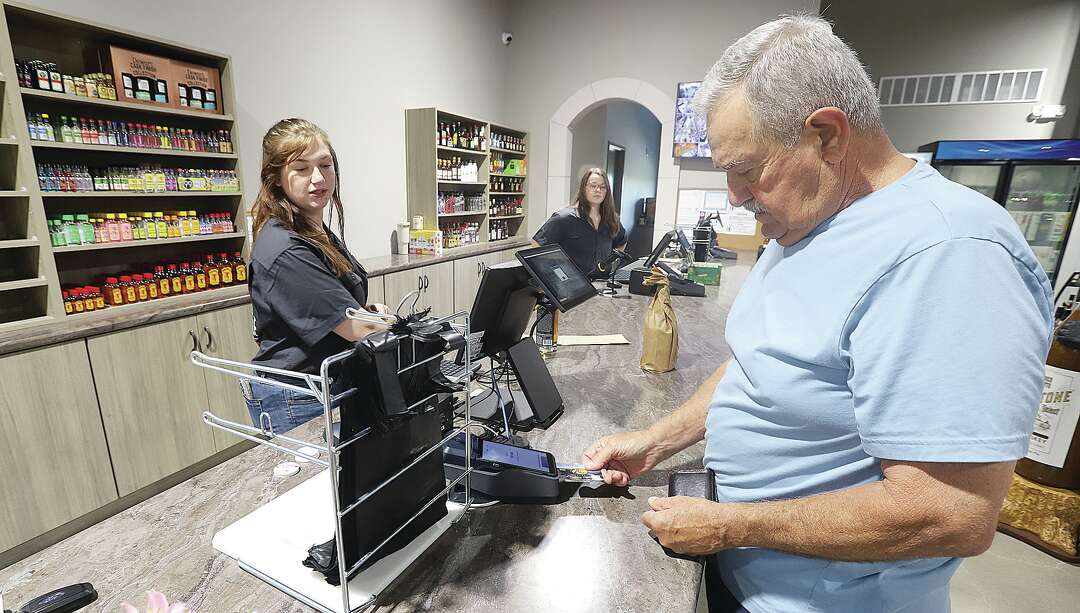 Top Shelf Beer Wine & Spirits has grand opening in Godfrey IL