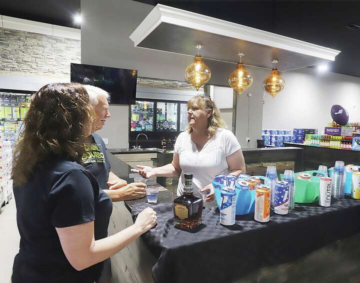 Top Shelf Beer Wine & Spirits has grand opening in Godfrey IL