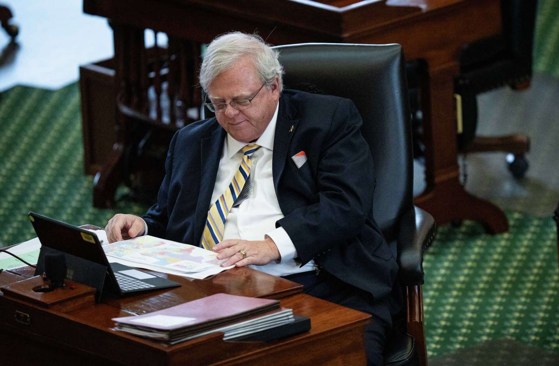 Redistricting plan heads to Abbott after Texas Senate foils filibuster