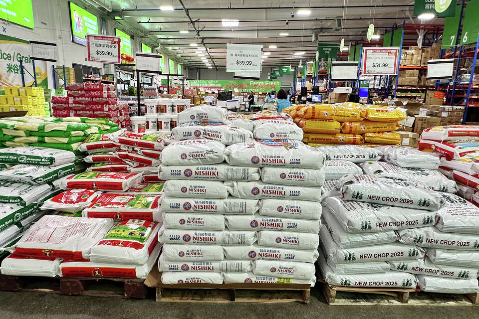 Upstart Costco rival turns an LA office building into a grocery store