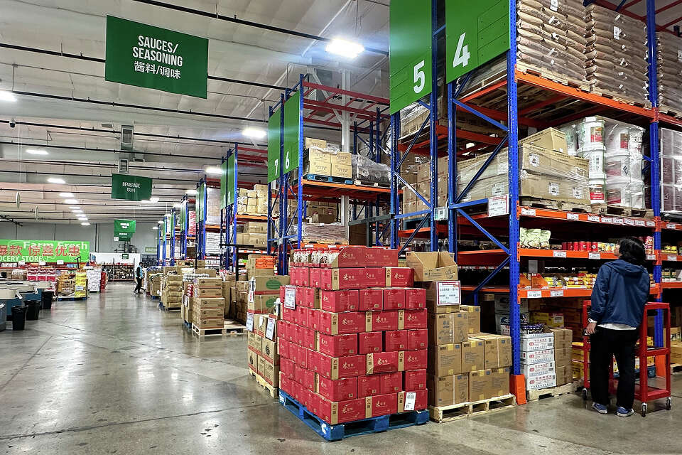 Upstart Costco rival turns an LA office building into a grocery store
