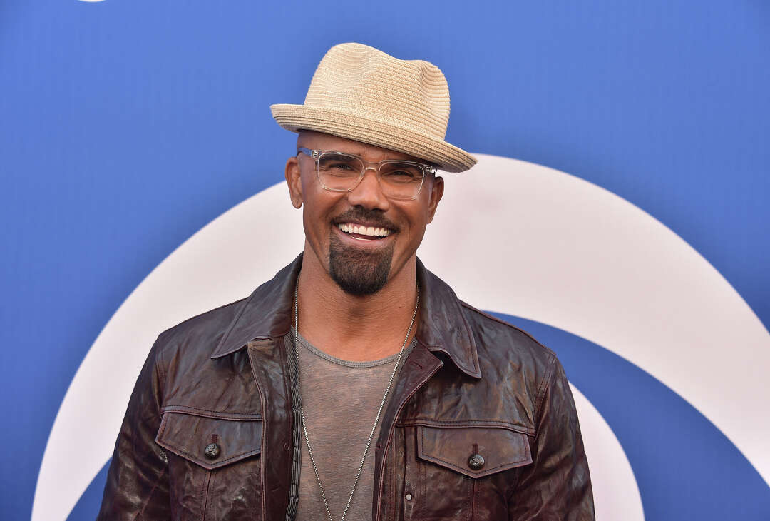 Paige Bueckers surprised by Shemar Moore sitting courtside