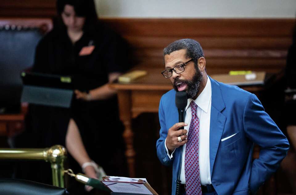 Redistricting plan heads to Abbott after Texas Senate foils filibuster