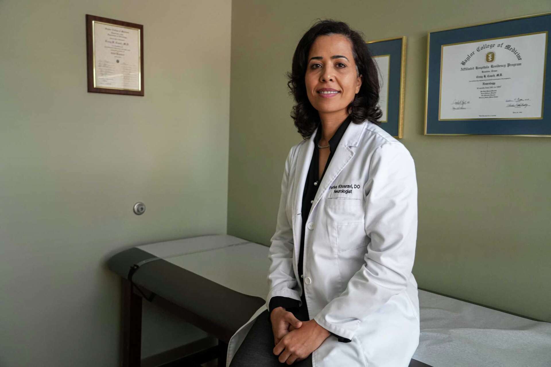 Multiple sclerosis doctor in Round Rock lives with patients' illness