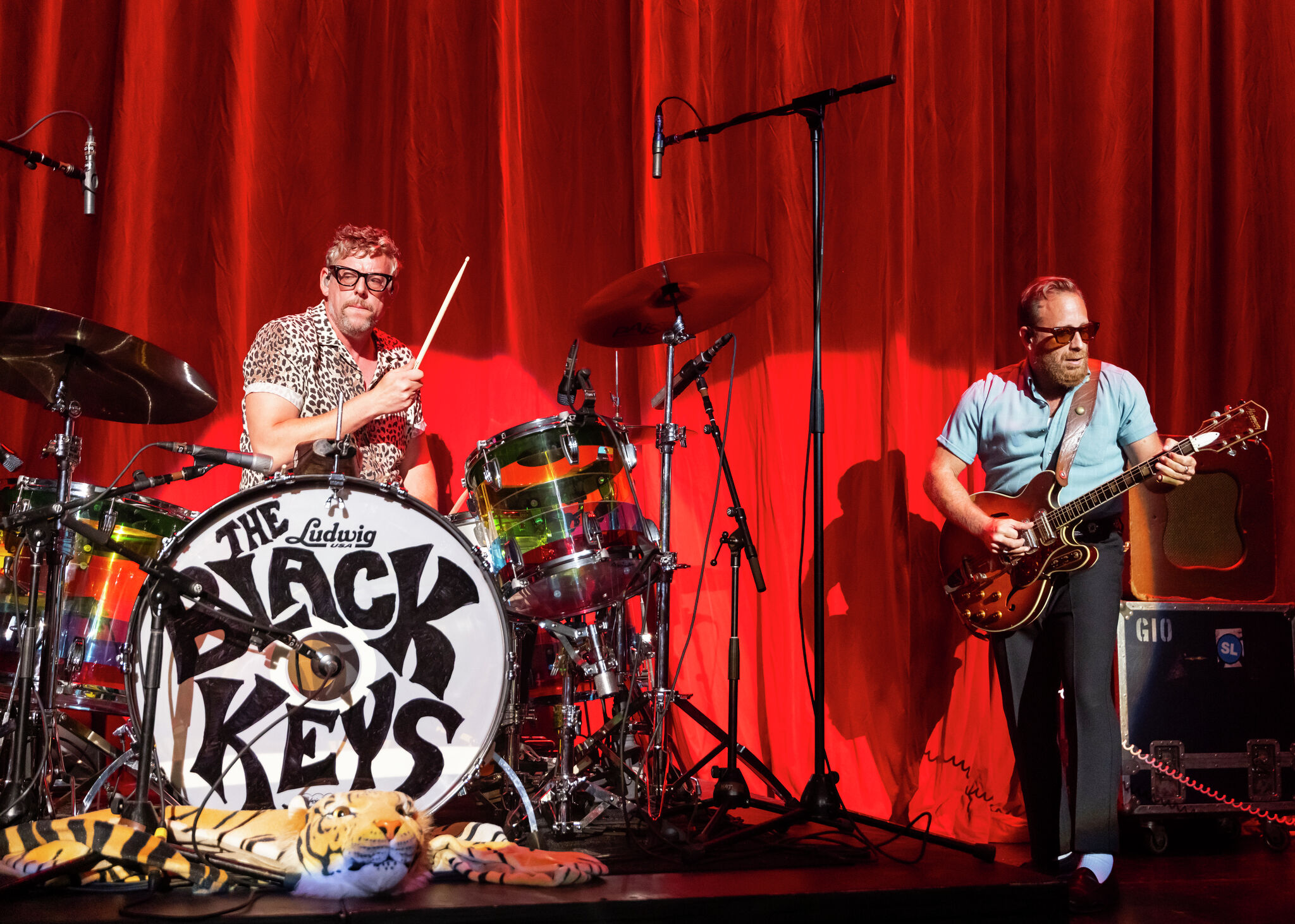 The Black Keys stop at New Haven record store to 'hunt for rare 45s'